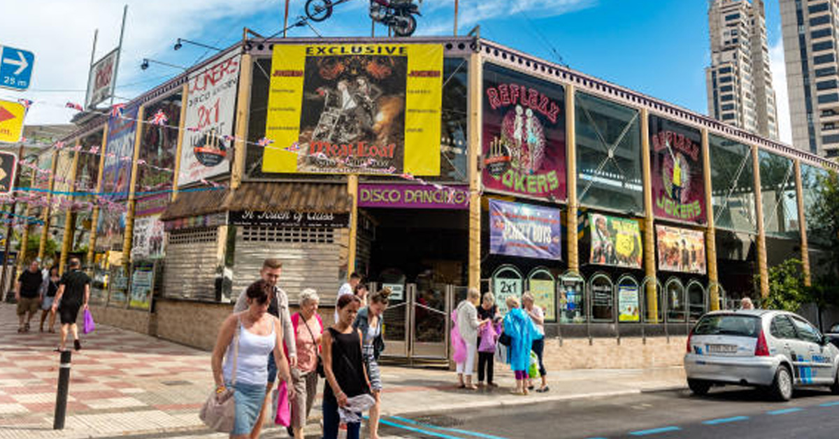 Spania: paznic român la o discotecă împușcat în picior de un englez beat