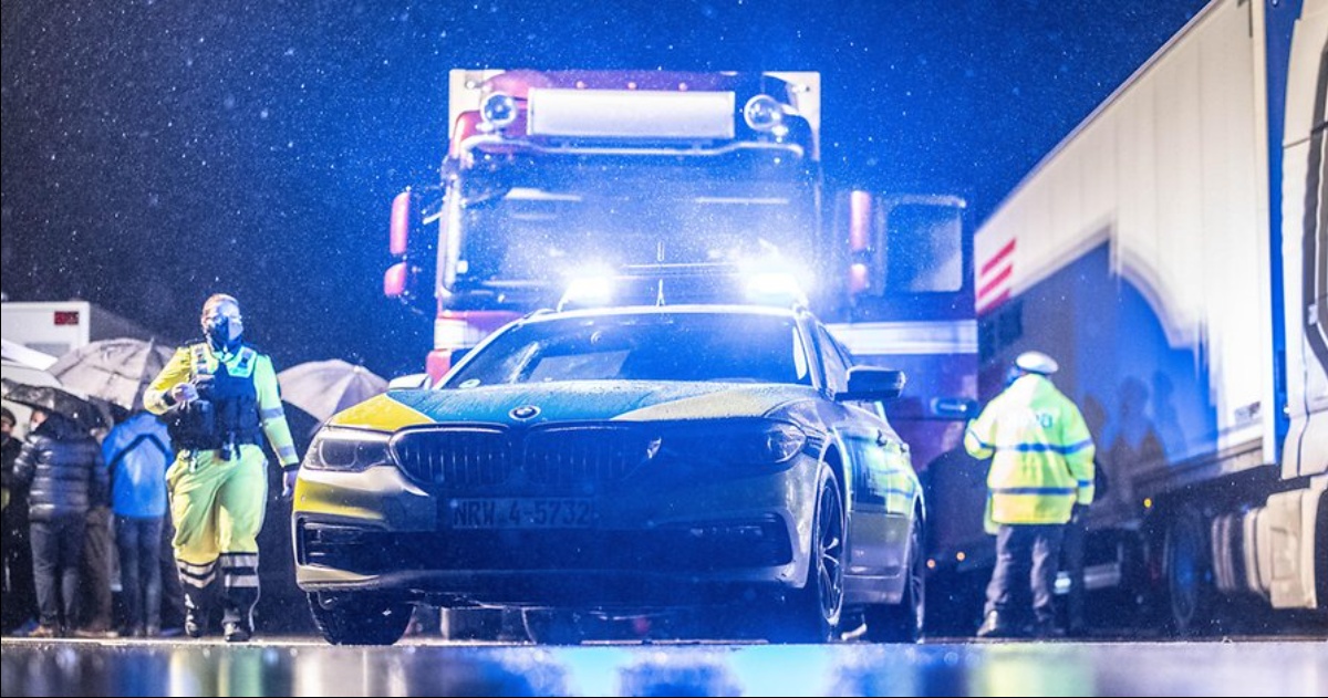 Germania: Șofer român găsit de polițiști în patru labe lângă TIR-ul ...