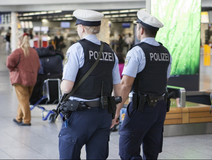 Român arestat în Germania la locul de muncă. Era căutat de polițiștii ...