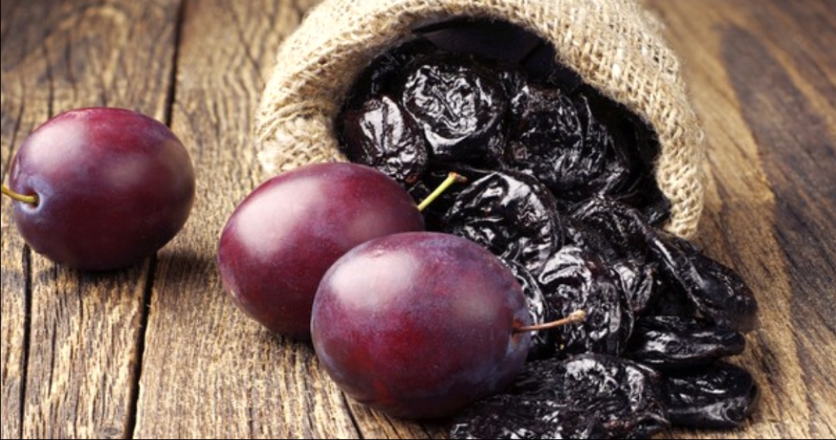 Beneficiile consumului de prune uscate pentru sănătate și frumusețe