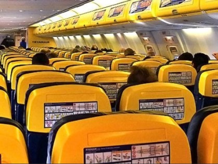 Mai mulți pasageri Ryanair au descoperit că n-aveau loc în avion la ...
