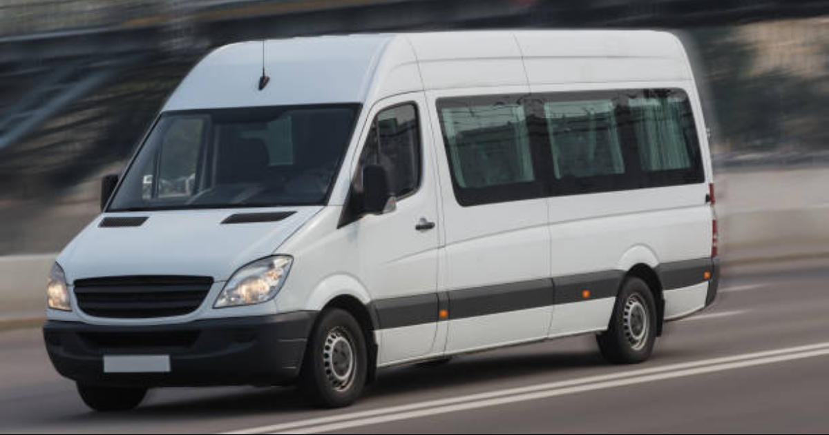 Microbuz românesc blocat în străinătate de polițiști. Șoferul nu avea ...