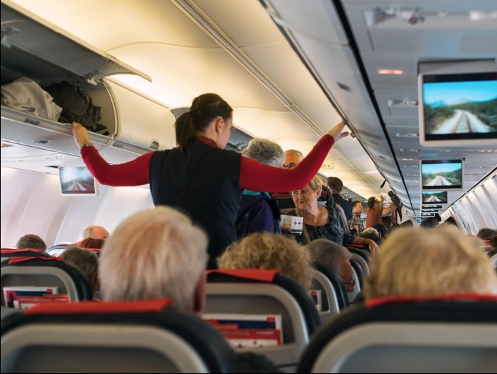 Avion prea greu pentru decolare, 19 pasageri au primit 500 de euro ca ...