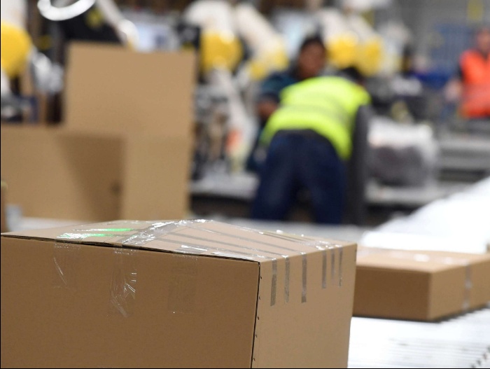 Un curier român din Germania a furat înainte de Crăciun obiecte în ...